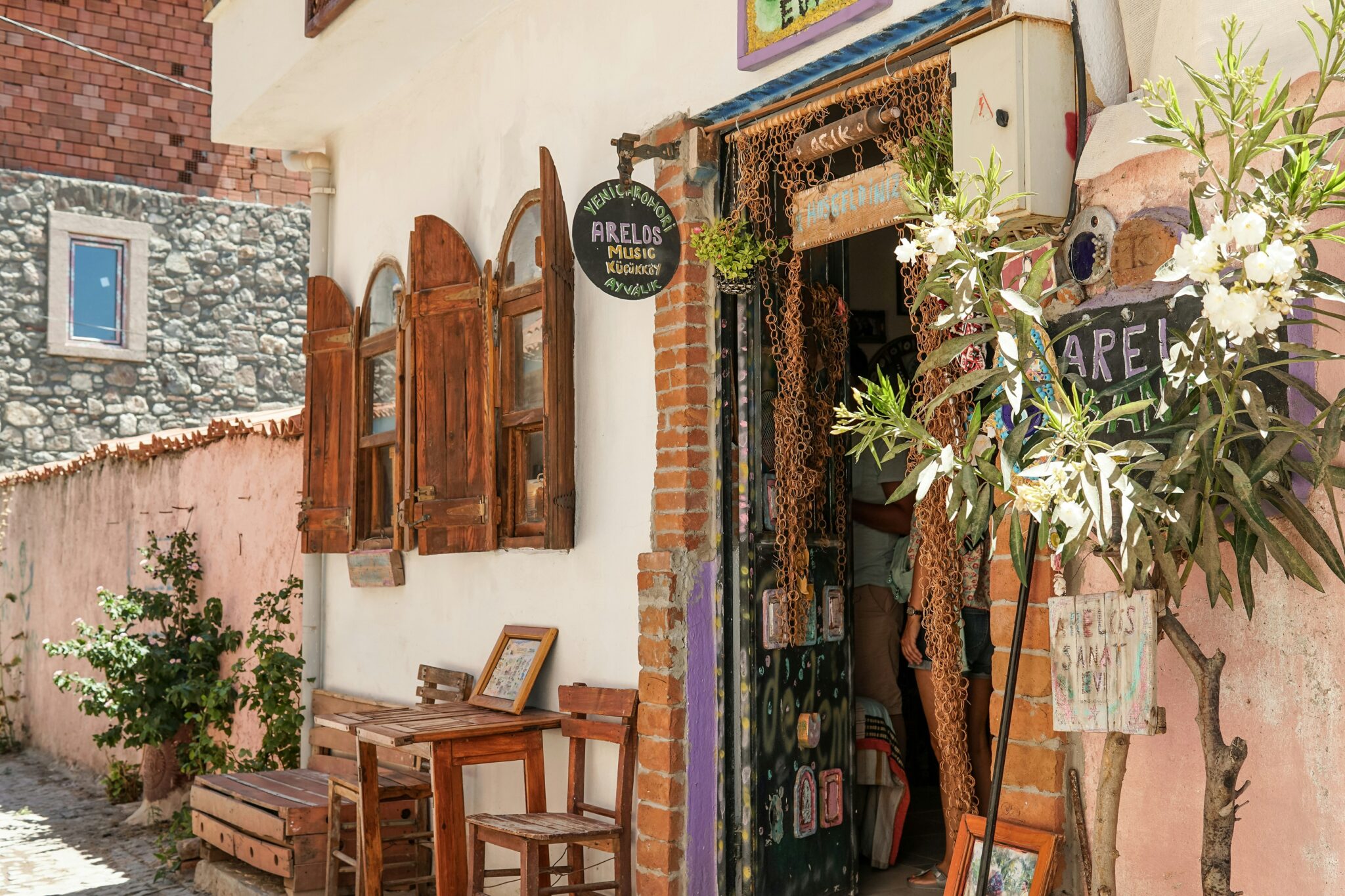 circular in Portuguese: Meaning, Usage and Examples | PortugueseLearn.com